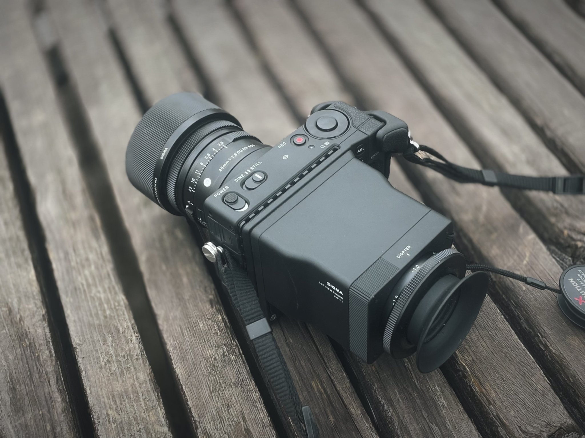 Sigma BFもクールだが、SIGMA fpの「道具感」も愛らしくていいぞ。｜記憶カメラ